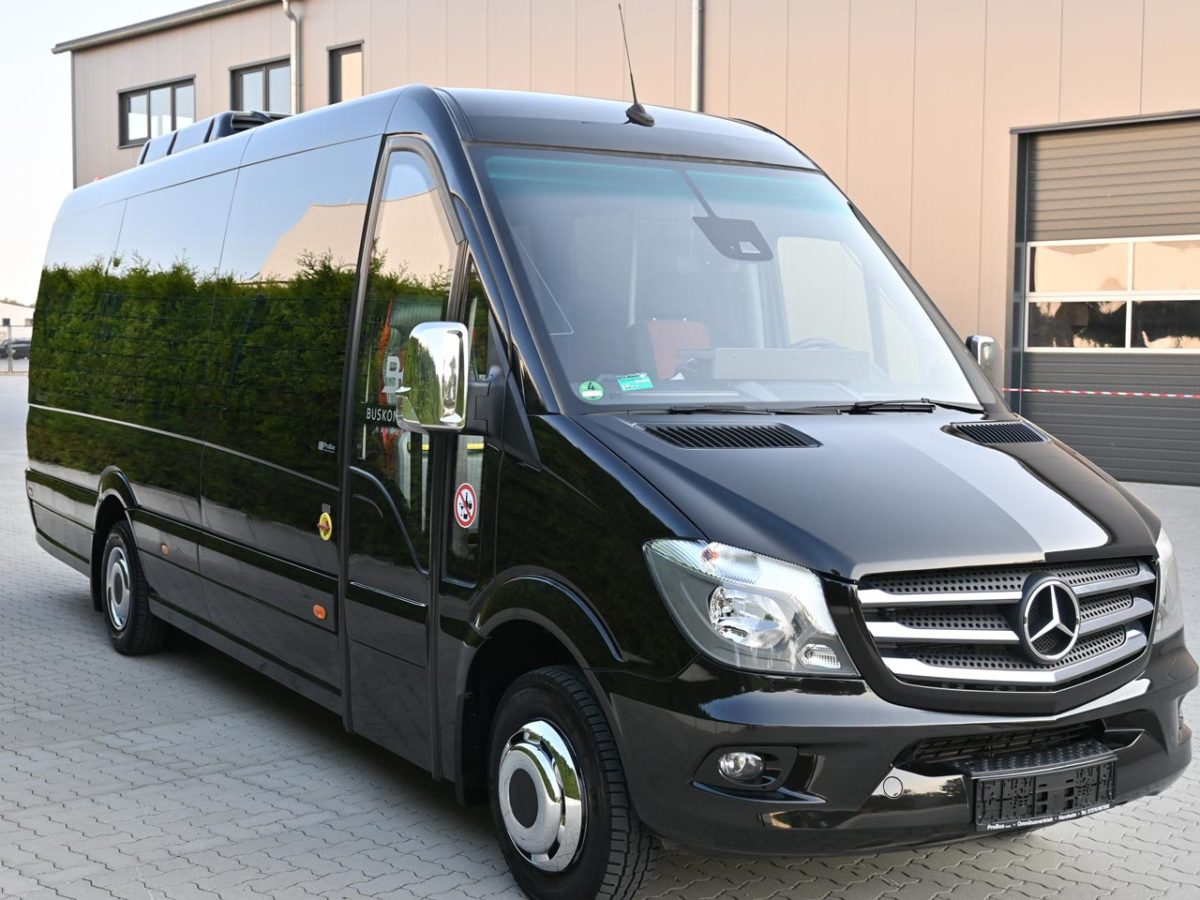 Unsere Busflotte – sicher, komfortabel & modern | Buskontakt-Hamburg